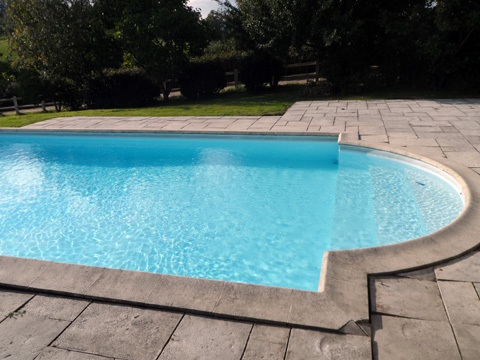 Traitement d'une piscine au chlore avec des Calottes néoVie